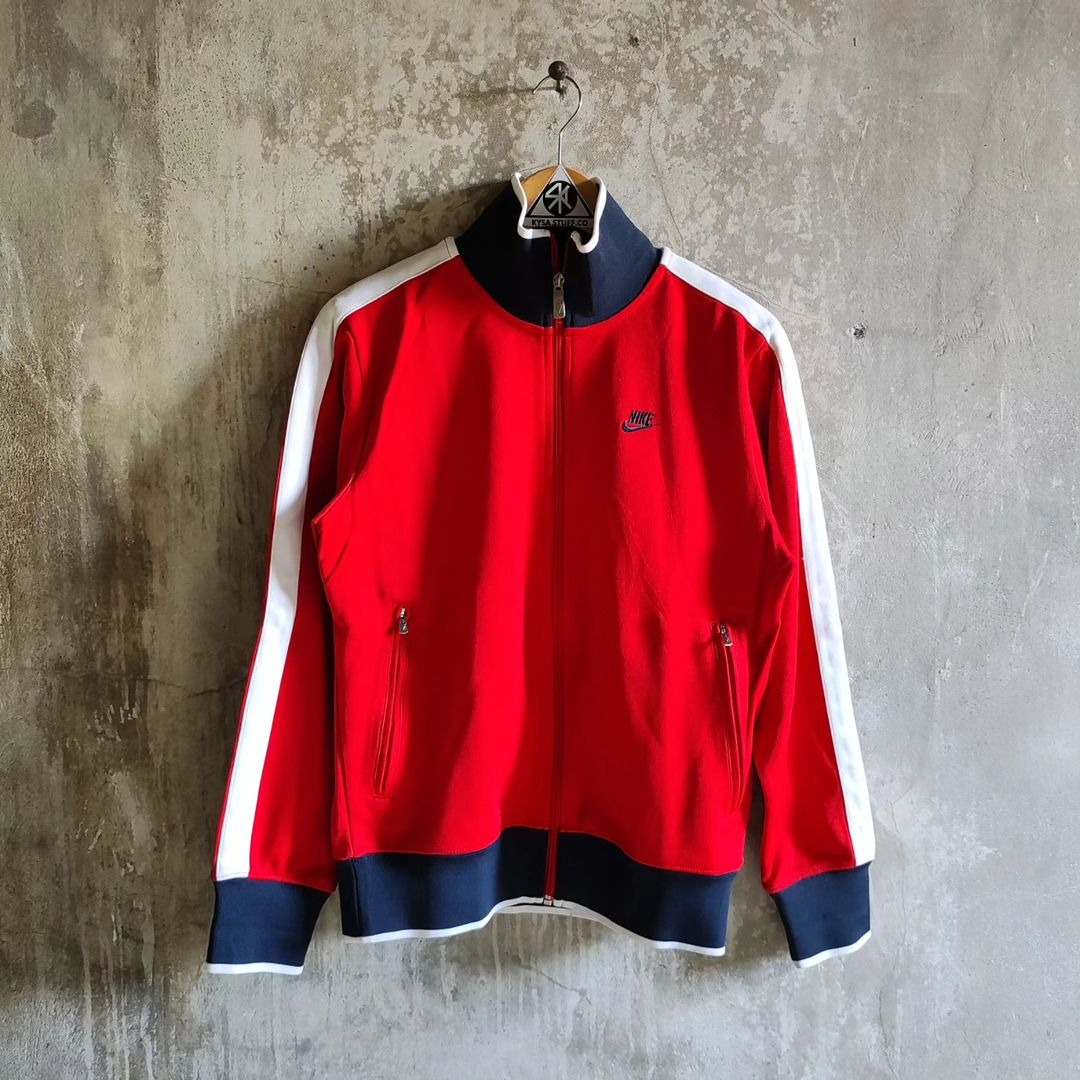 Nike Tracktop, Fesyen Pria, Pakaian , Atasan di Carousell