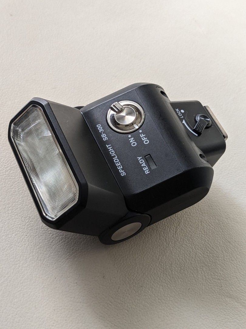 Nikon SB300 flash, Photography, Photography Accessories, Flashes on Carousell