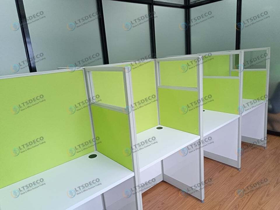 OFFICE PARTITION SHARING WORKSTATION WITH GLASS AND LAMINATED TOP TABLE ...