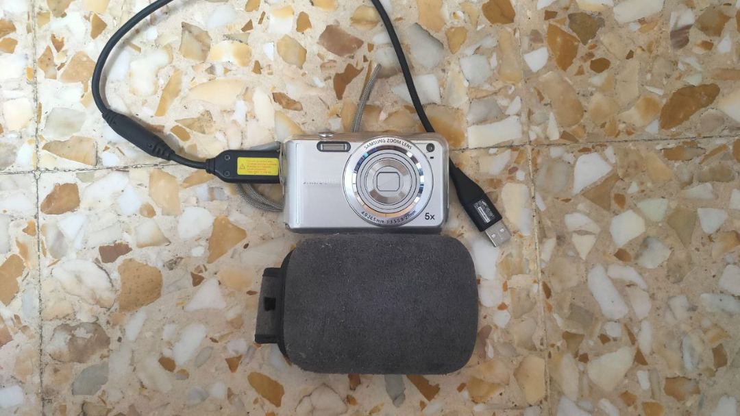 Samsung ES70, Photography, Cameras on Carousell