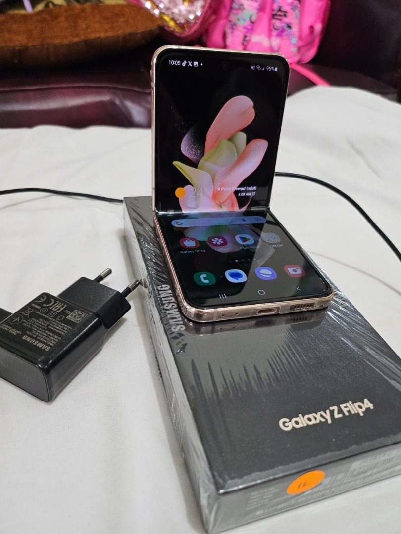 Samsung Galaxy Z Flip 4 512GB - Pink Gold on Carousell