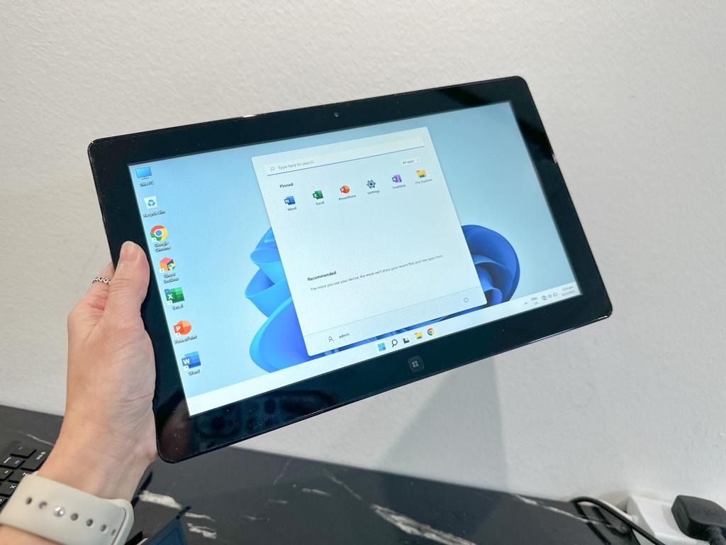 Samsung intel i5 Laptop + Tablet - Windows 11 + MS Office - Free ...