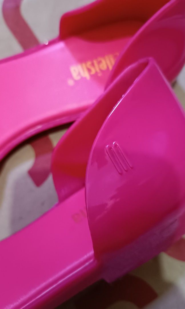 Sepatu jelly viral tiktok, Fesyen Wanita, Sepatu di Carousell