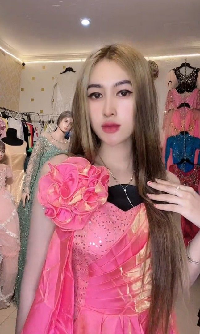 Sequin pink gradasi, Fesyen Wanita, Pakaian Wanita, Lainnya di Carousell