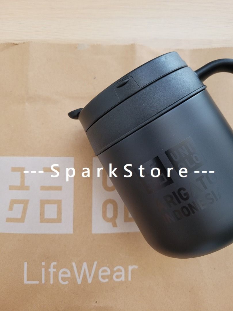 Uniqlo Thermal Mug Limited Edition Arigato Hitam, Kitchen & Appliances ...