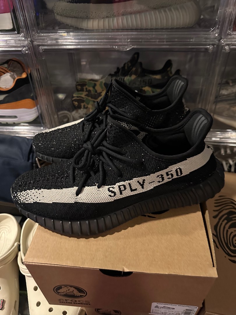 Yeezy 350 oreo, Men's Fashion, Footwear, Sneakers on Carousell