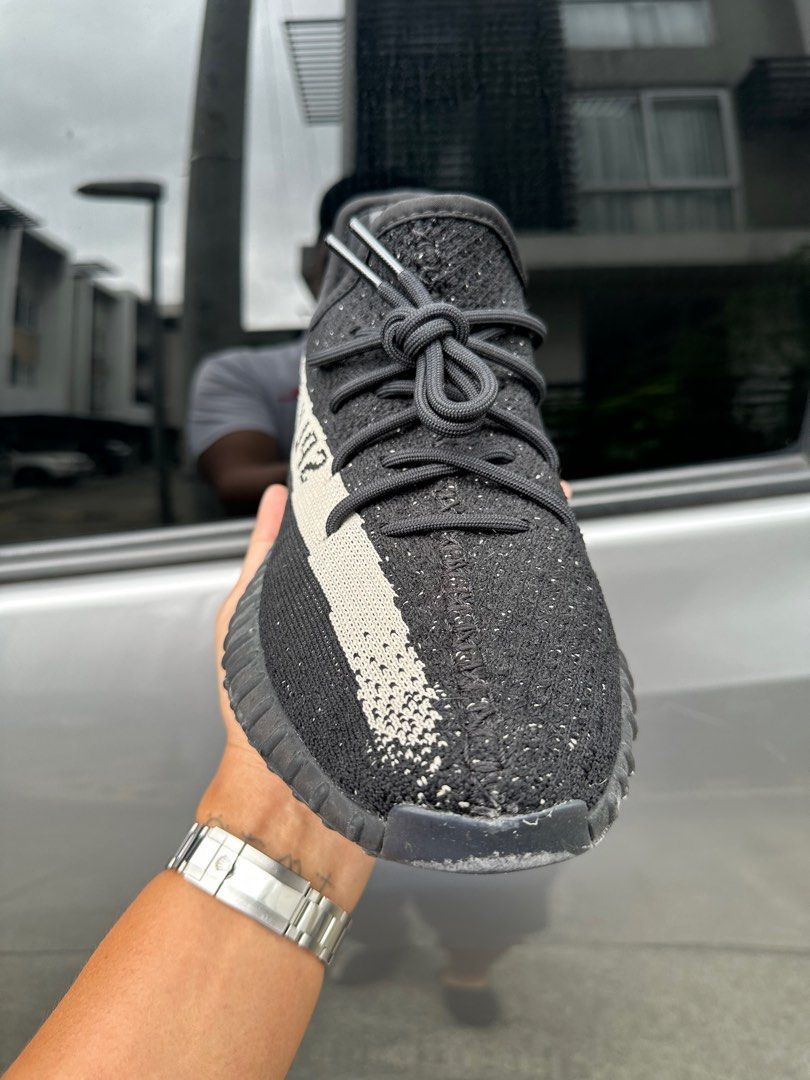 Yeezy 350 oreo, Men's Fashion, Footwear, Sneakers on Carousell