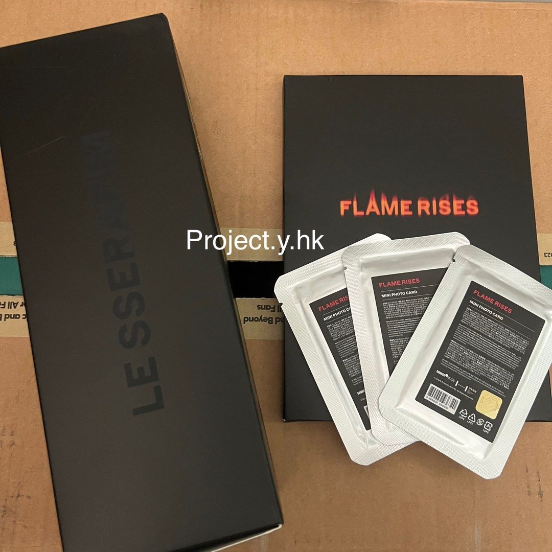 現貨 Le sserafim手燈 Lesserafim應援棒 香港演唱會周邊 light stick, 興趣及遊戲, 收藏品及紀念品, 韓流 ...