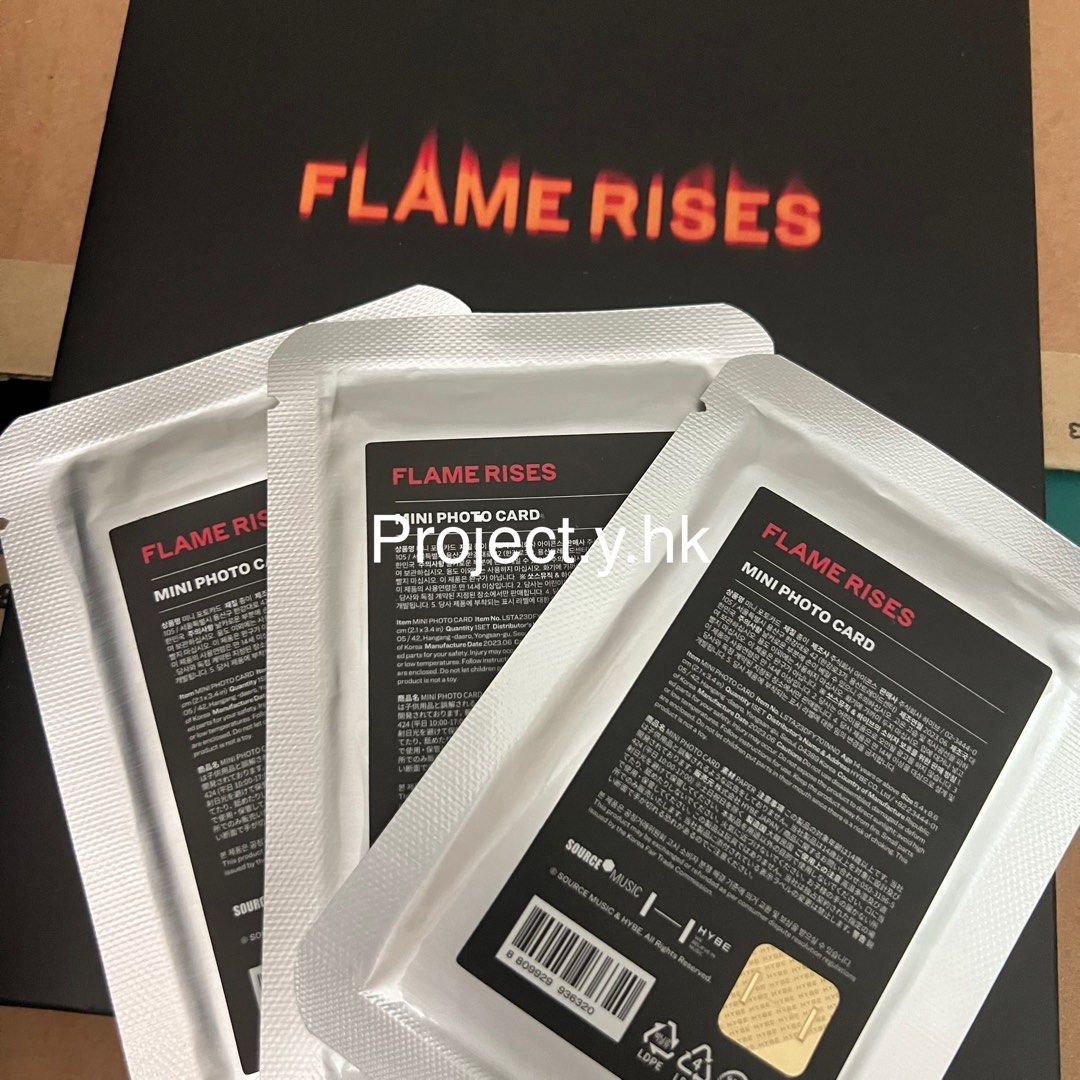 現貨 Le sserafim手燈 Lesserafim應援棒 香港演唱會周邊 light stick, 興趣及遊戲, 收藏品及紀念品, 韓流 ...