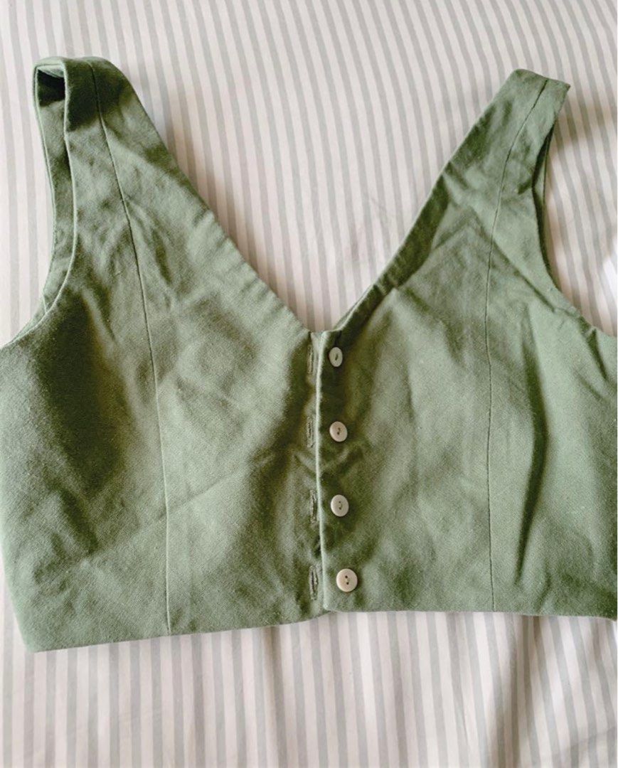 Araw The Line Linen Rokeby Top in Dahon Green on Carousell