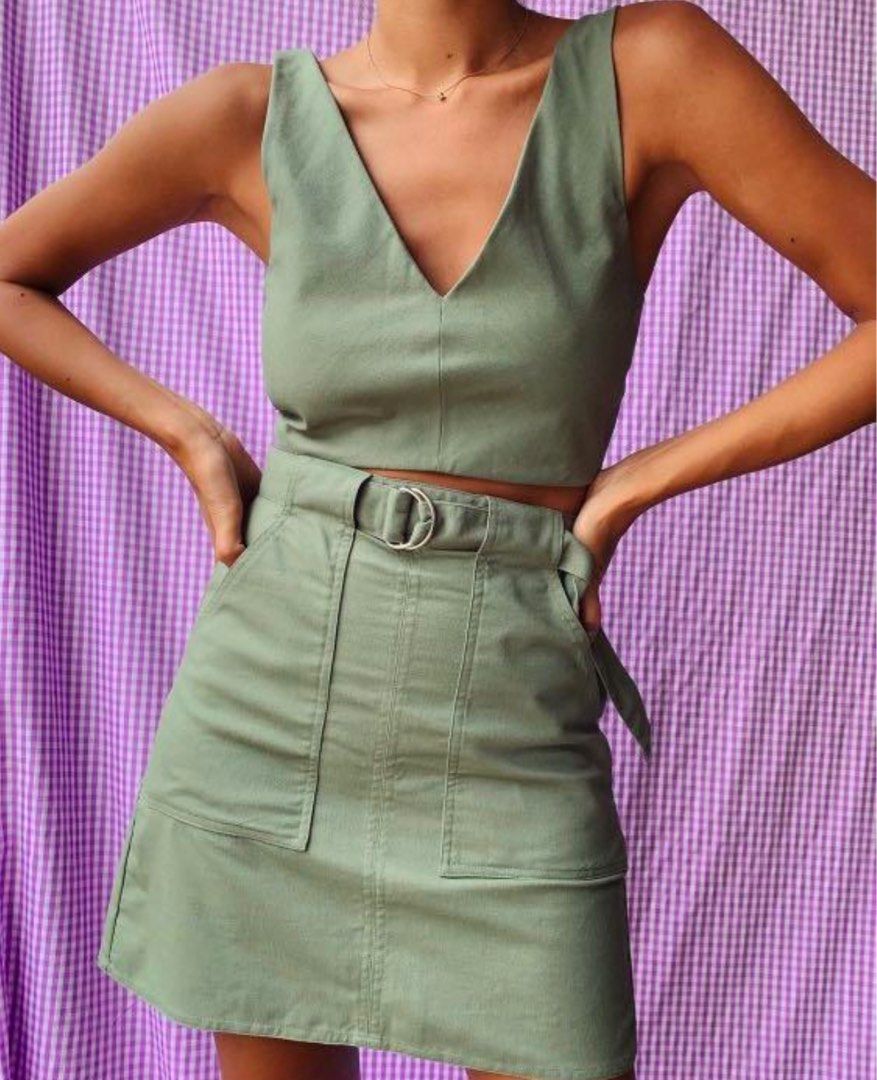 Araw The Line Linen Rokeby Top in Dahon Green on Carousell