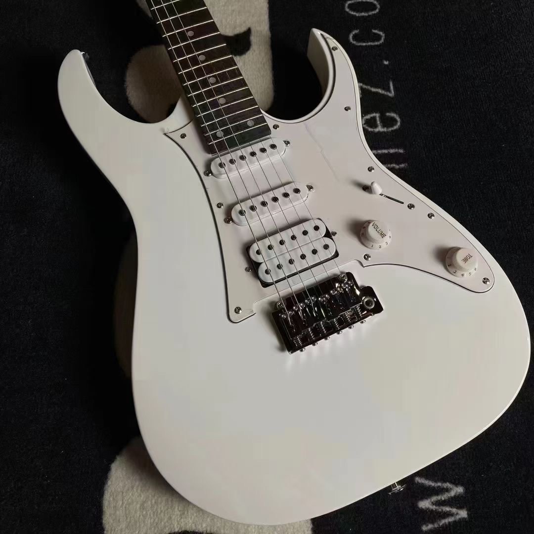 BNIB Ibanez Gio GRG140 GRG140-WH Electric Guitar, Hobbies & Toys, Music ...