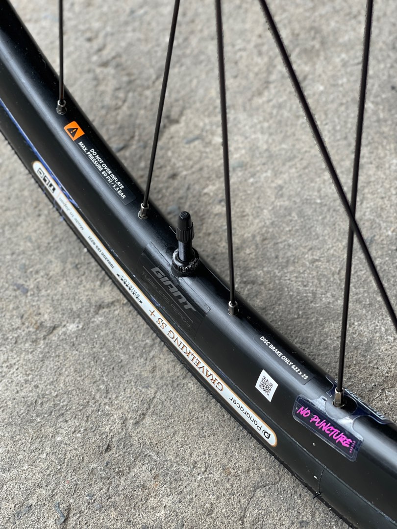 CST CZAR 28c Tire | Crosscut AT2 32c | Giant S-X2 Wheelset on Carousell