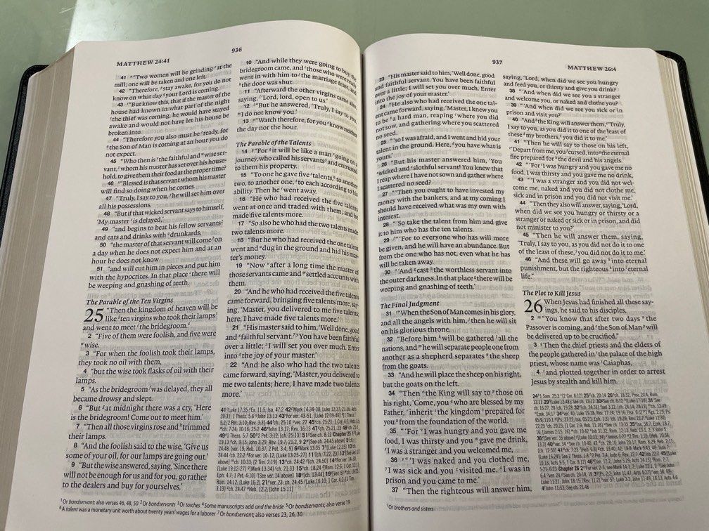 ESV Verse-By-Verse Reference Bible, Trutone Black, Hobbies & Toys ...