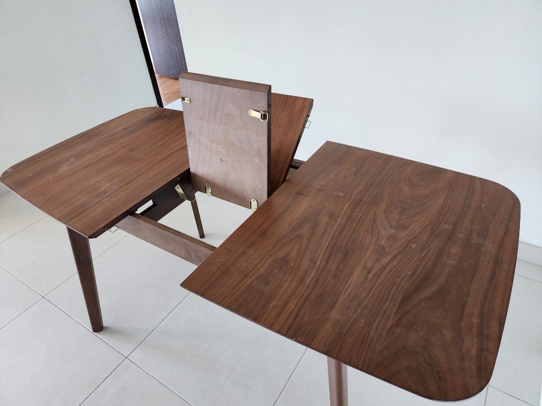 Extendable Dining Table. 4 seater extendable to 6 seater. Decent ...