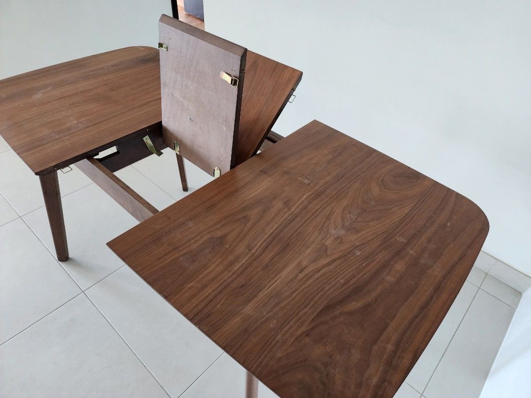 Extendable Dining Table. 4 seater extendable to 6 seater. Decent ...