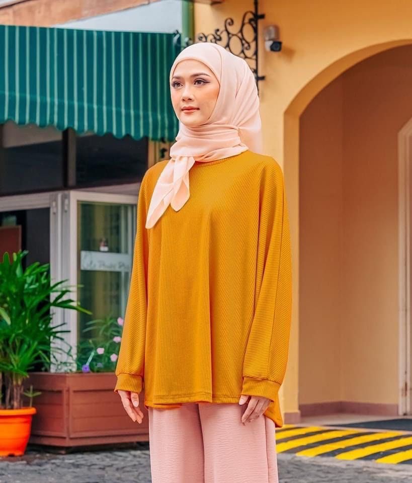 Hannah Top, Women's Fashion, Muslimah Fashion, Tops on Carousell