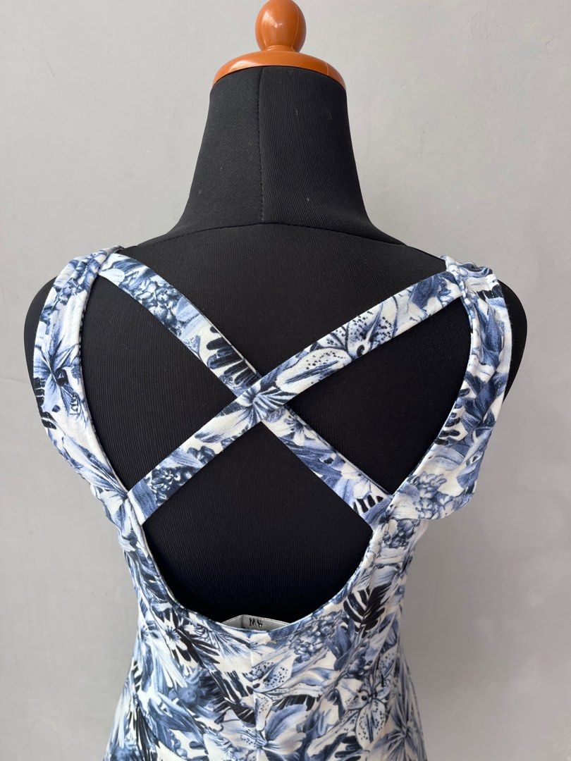 Hnm dress blue flower, Fesyen Wanita, Pakaian Wanita, Gaun & Rok di ...