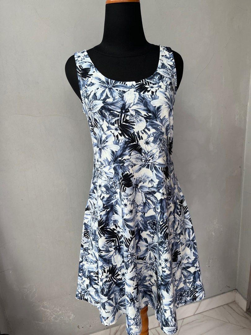 Hnm dress blue flower, Fesyen Wanita, Pakaian Wanita, Gaun & Rok di ...