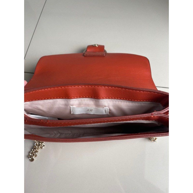 #HpIdaman Hnm Slingbag Brick Original, Fesyen Wanita, Tas & Dompet di ...