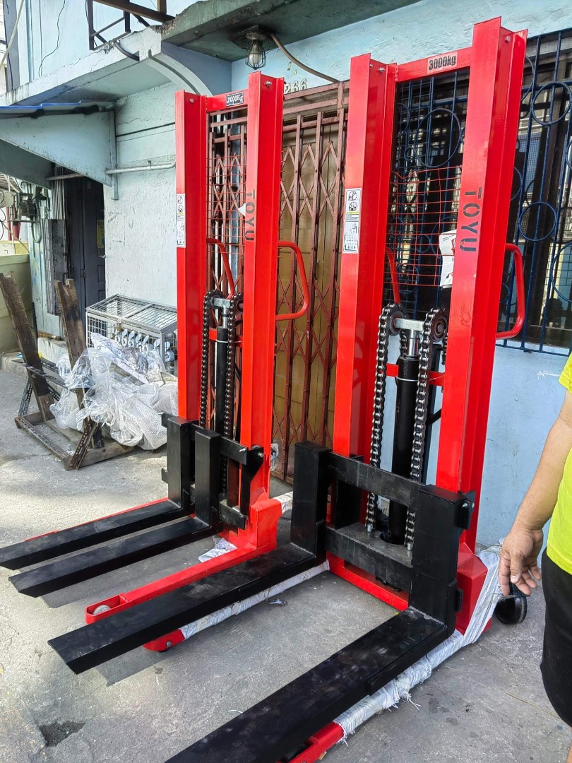 Manual Hydraulic Stacker (2 Tons and 3 Tons Capacity), Commercial ...