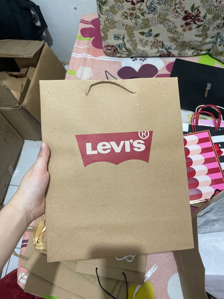 Paper Bag levis paperbag levi’s coklat size medium, Fesyen Wanita ...