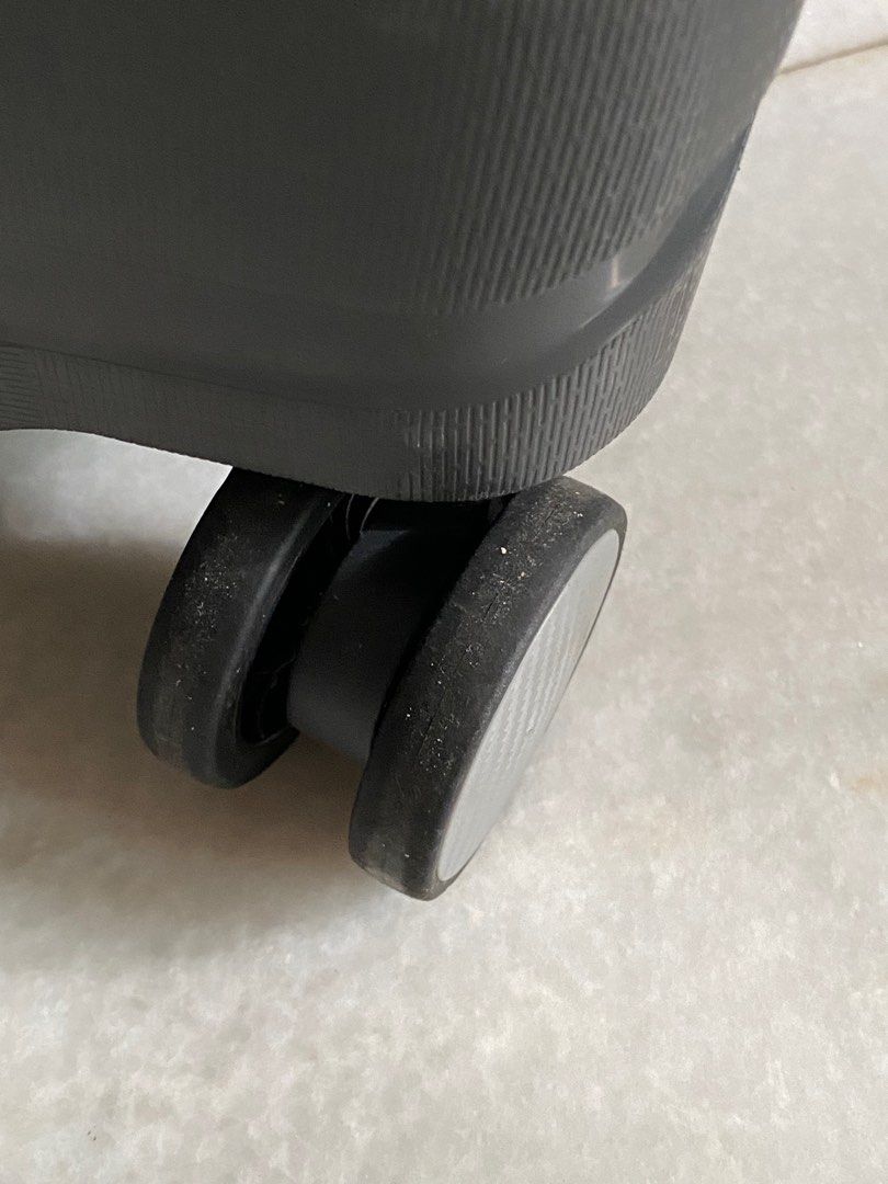 Samsonite luggage, Hobbies & Toys, Travel, Luggage on Carousell