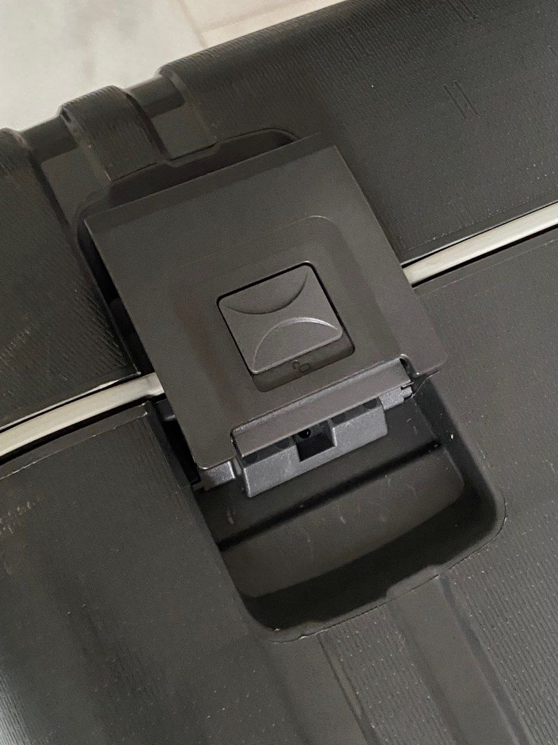 Samsonite luggage, Hobbies & Toys, Travel, Luggage on Carousell