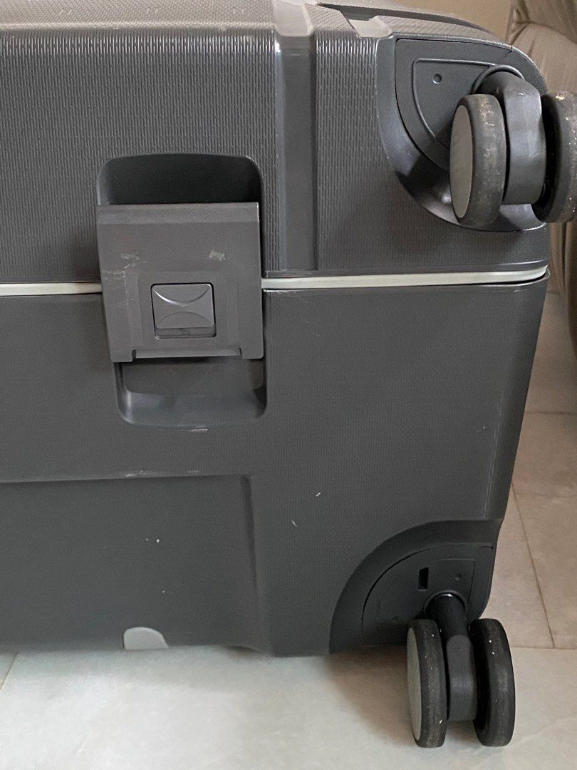 Samsonite luggage, Hobbies & Toys, Travel, Luggage on Carousell