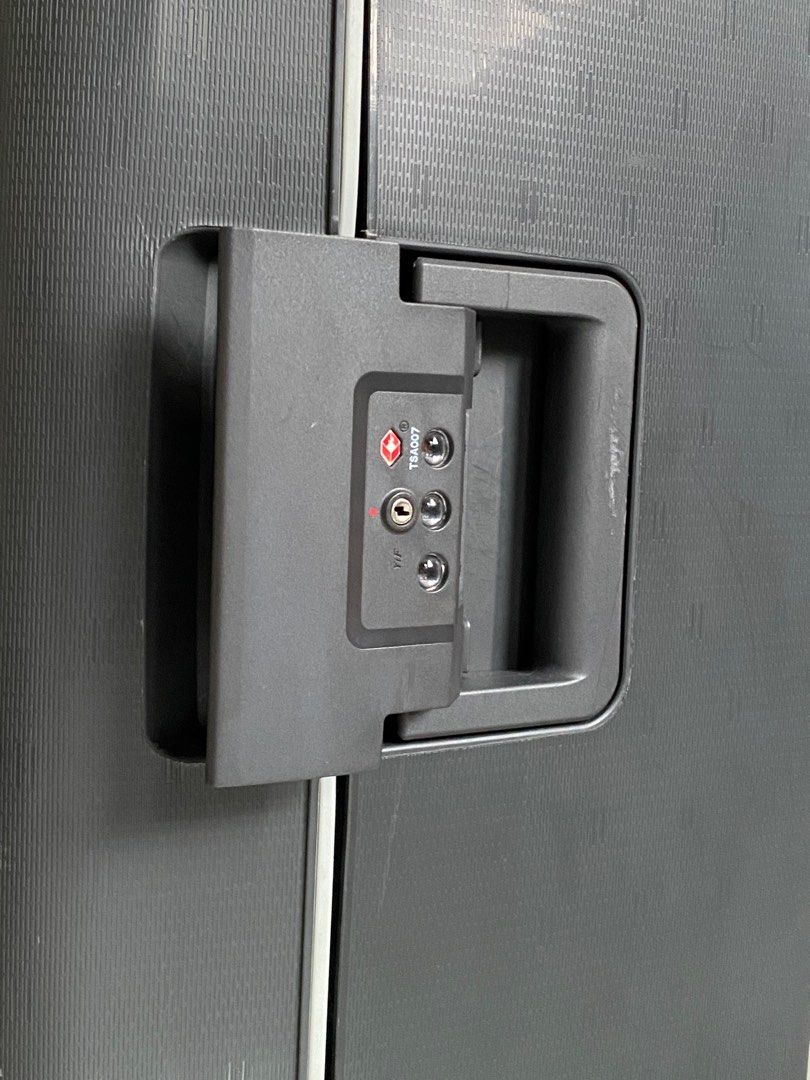 Samsonite luggage, Hobbies & Toys, Travel, Luggage on Carousell