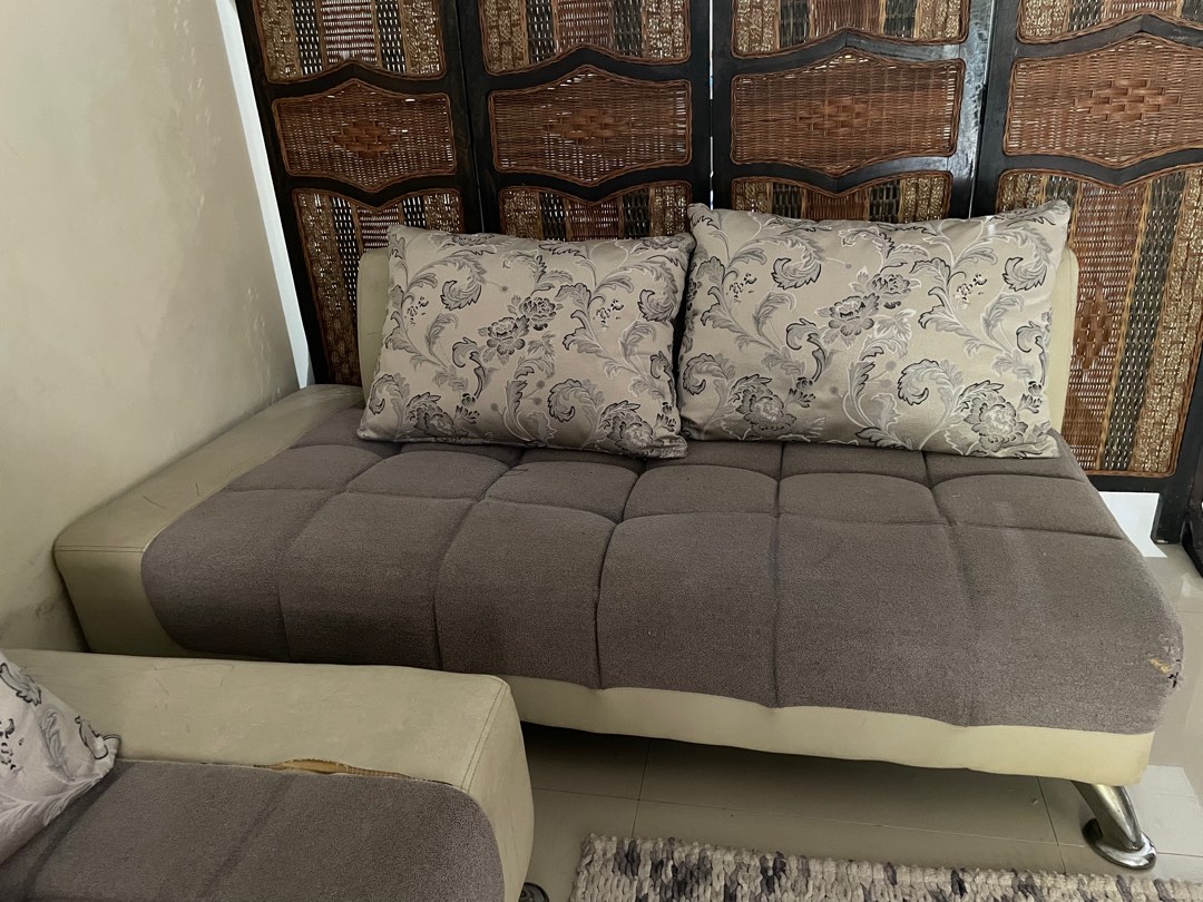 Satu set Sofa, Perabotan Rumah di Carousell