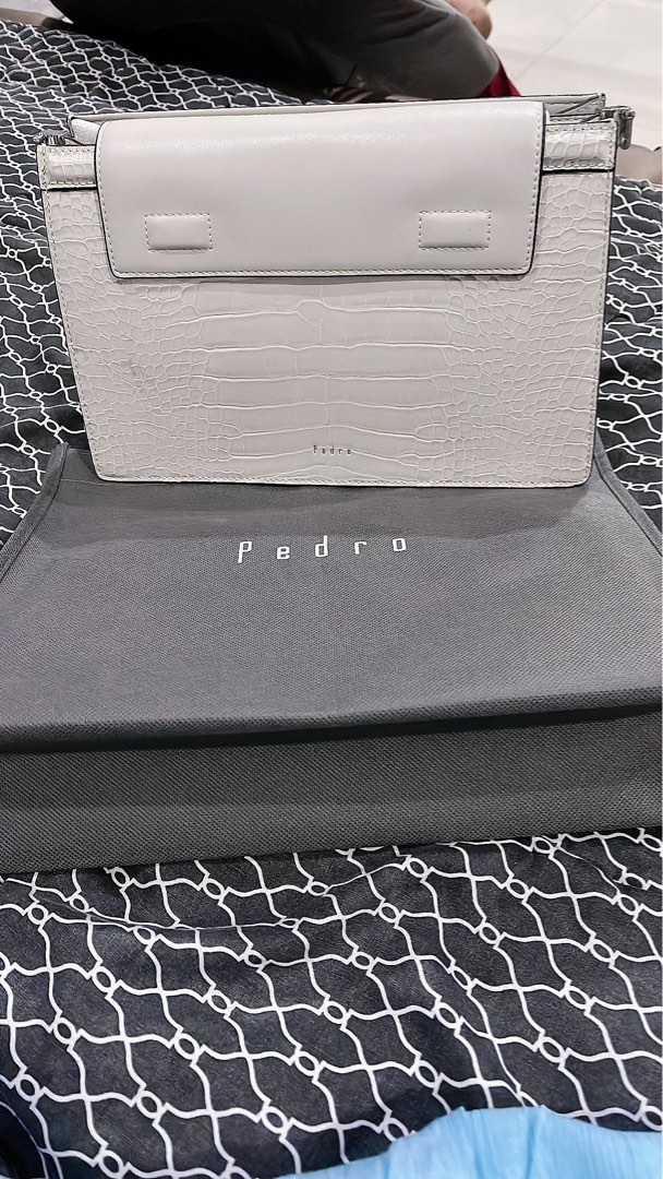 Tas pedro, Barang Mewah, Tas & Dompet di Carousell