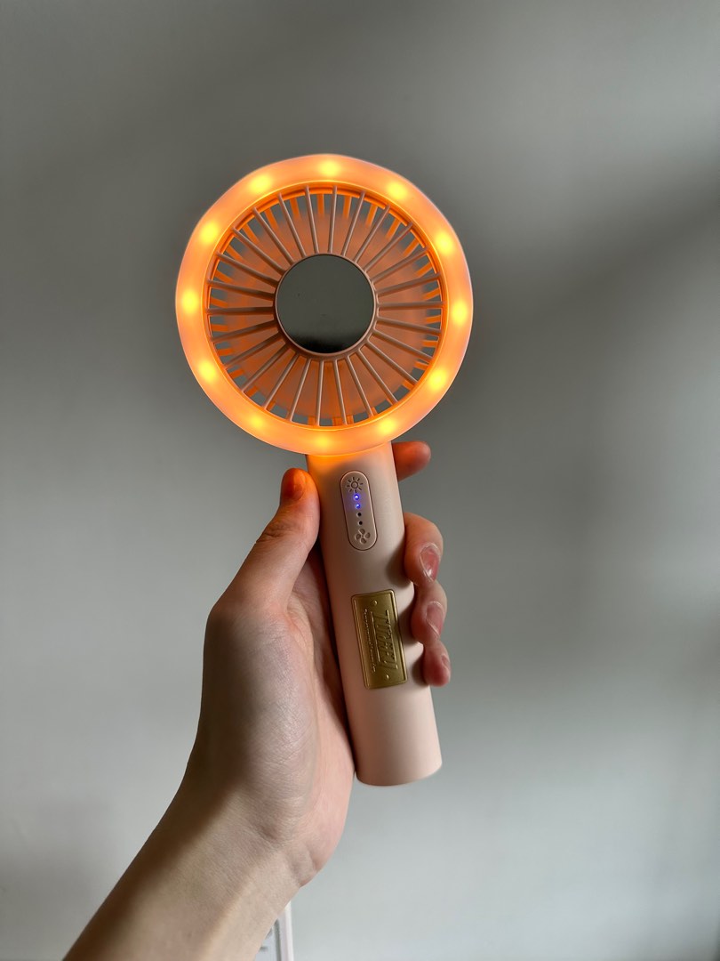 Toffy LED Aroma Fan -- Shell Pink, 傢俬＆家居, 燈飾及風扇, 風扇 - Carousell