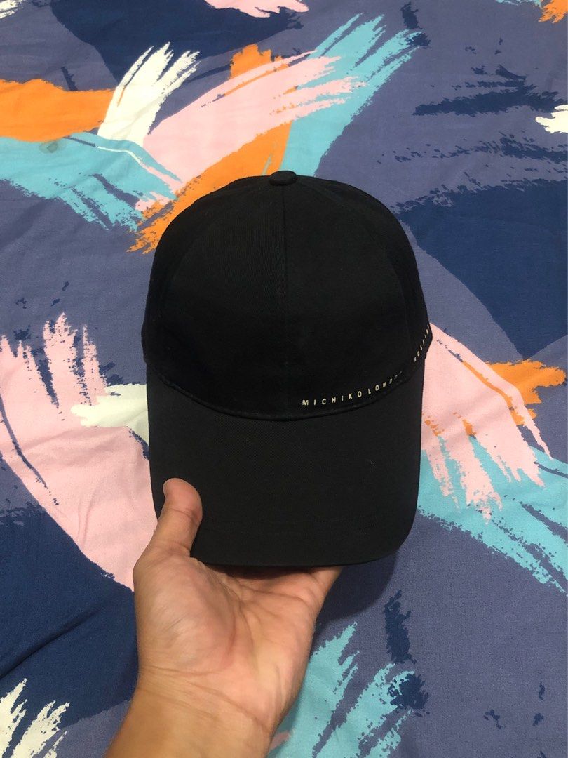 Topi hitam simpel michiko london, Fesyen Pria, Aksesoris, Topi di Carousell