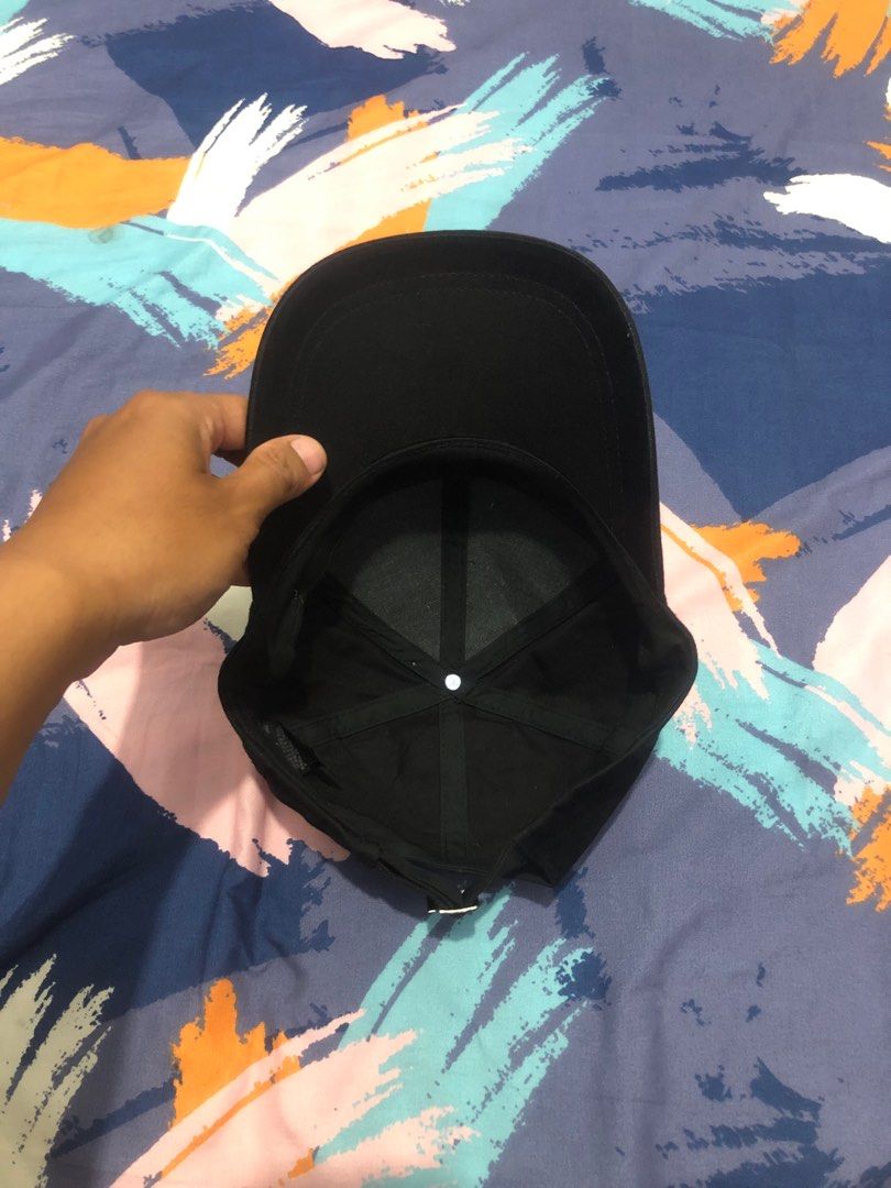 Topi hitam simpel michiko london, Fesyen Pria, Aksesoris, Topi di Carousell