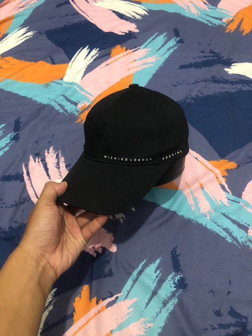 Topi hitam simpel michiko london, Fesyen Pria, Aksesoris, Topi di Carousell