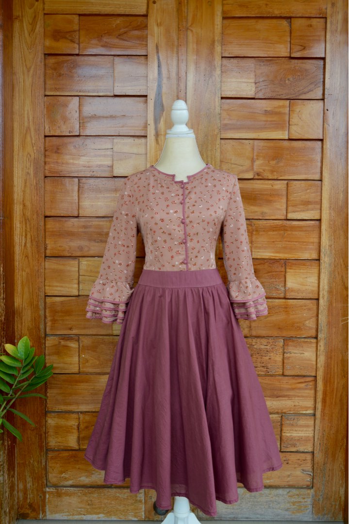 Two-tone Mauve and Muted Pink Ditsy Floral Coquette Vintage Midi Dress ...