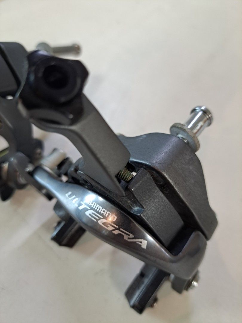 Ultegra r6800 brake calipers, Sports Equipment, Bicycles & Parts, Parts & Accessories on Carousell