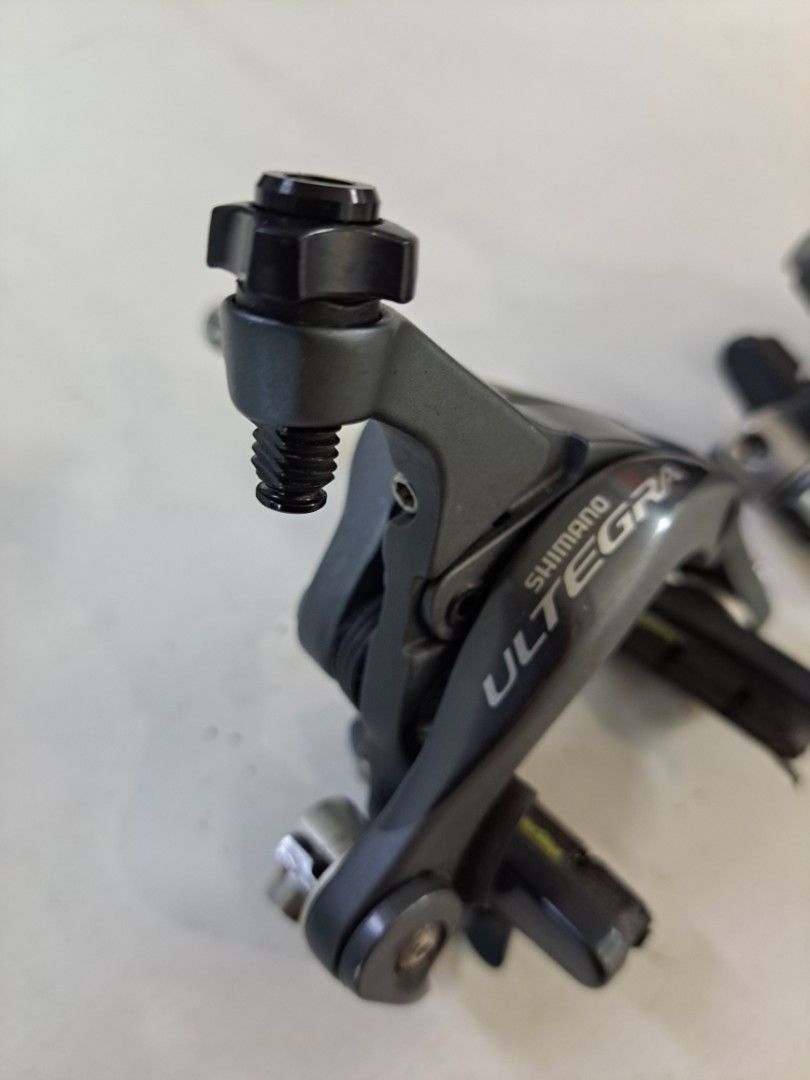 Ultegra r6800 brake calipers, Sports Equipment, Bicycles & Parts, Parts & Accessories on Carousell
