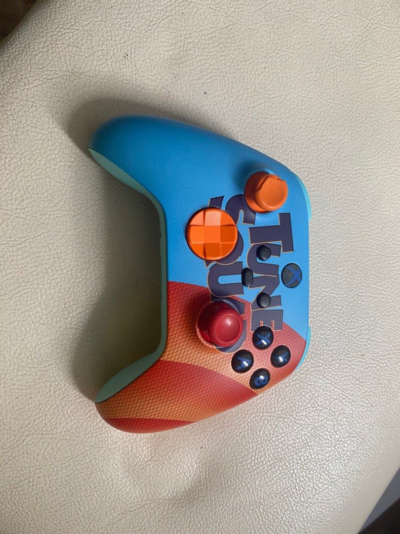 XBOX CONTROLLER LOONEY TUNES LIMITED EDITION, Video Gaming, Video Game ...