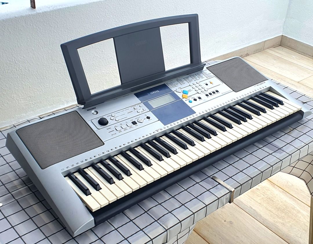 Yamaha Keyboard E323, Hobbies & Toys, Music & Media, Musical ...
