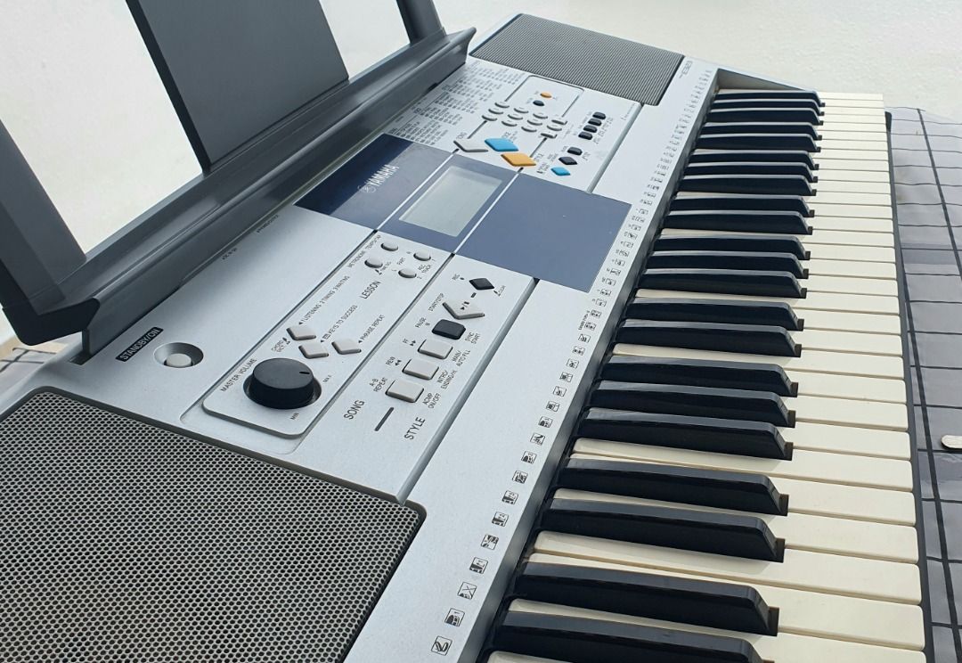 Yamaha Keyboard E323, Hobbies & Toys, Music & Media, Musical ...