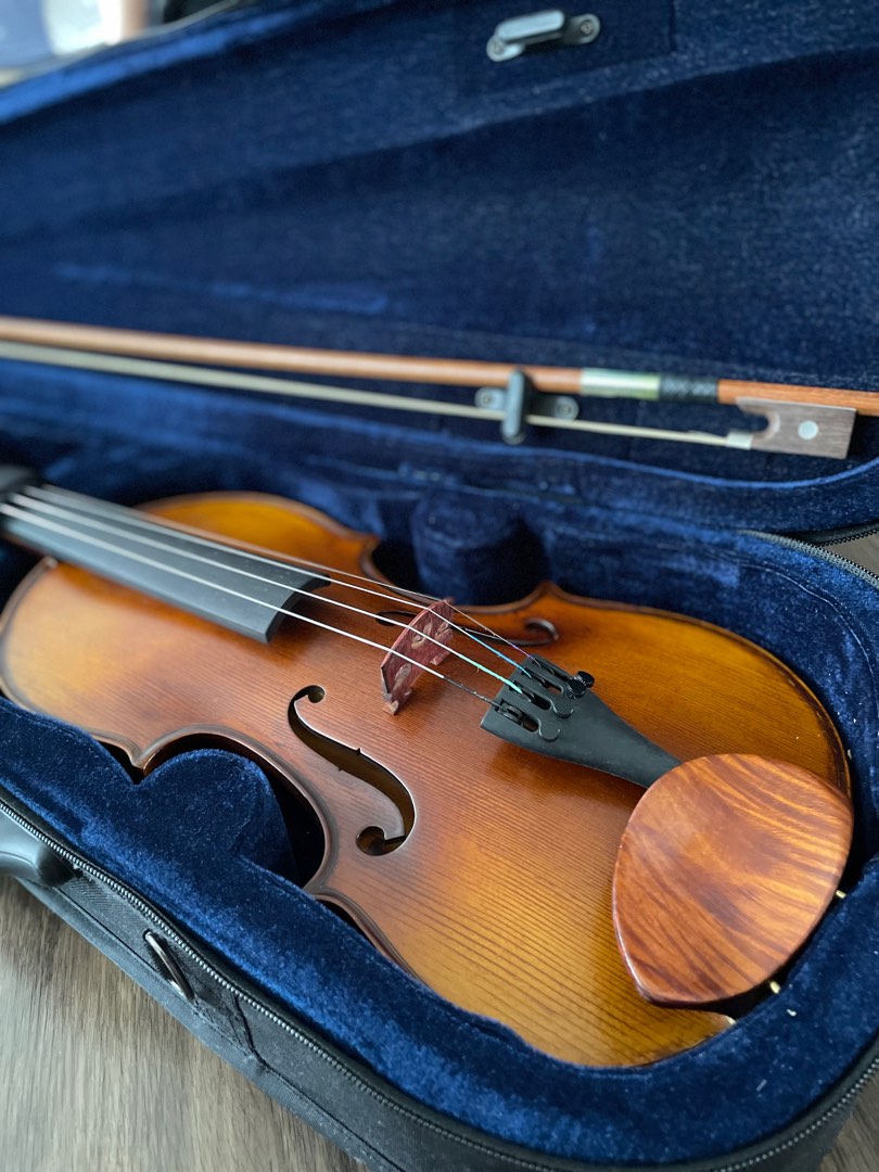 4/4 size violin, Hobbies & Toys, Music & Media, Musical Instruments on ...