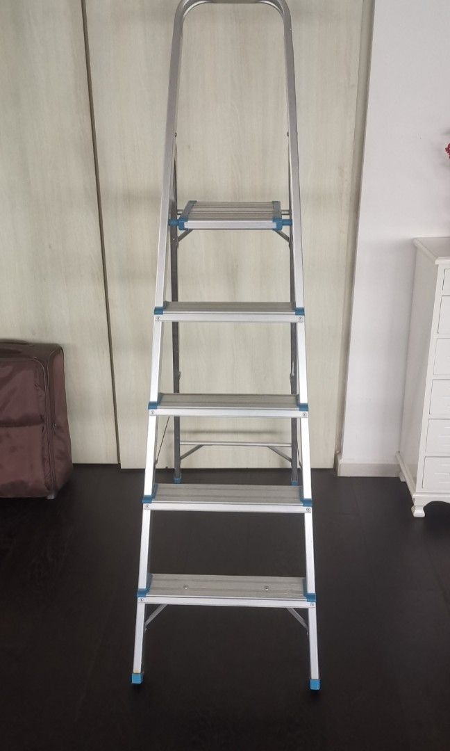 5 Step Aluminium Ladder with handrail, Furniture & Home Living, Home ...