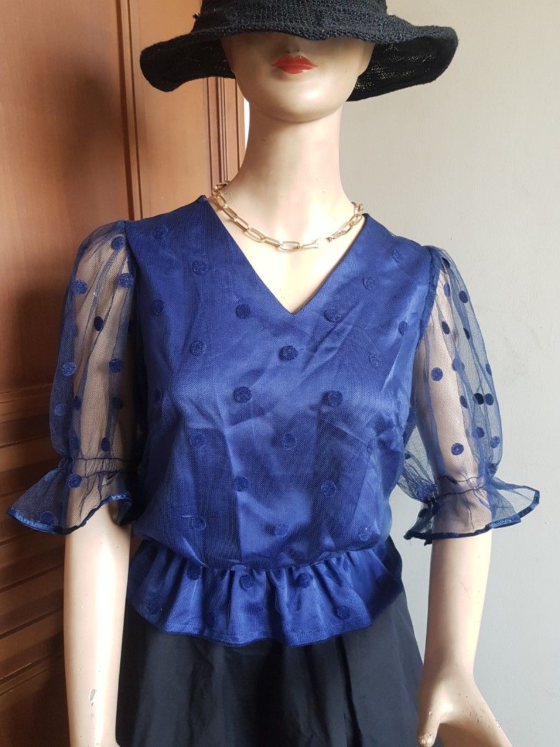 Blouse tile polka, Fesyen Wanita, Pakaian Wanita, Atasan di Carousell