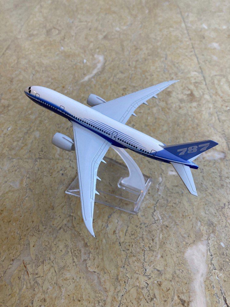 Boeing 787 Dreamliner, Hobbies & Toys, Toys & Games on Carousell
