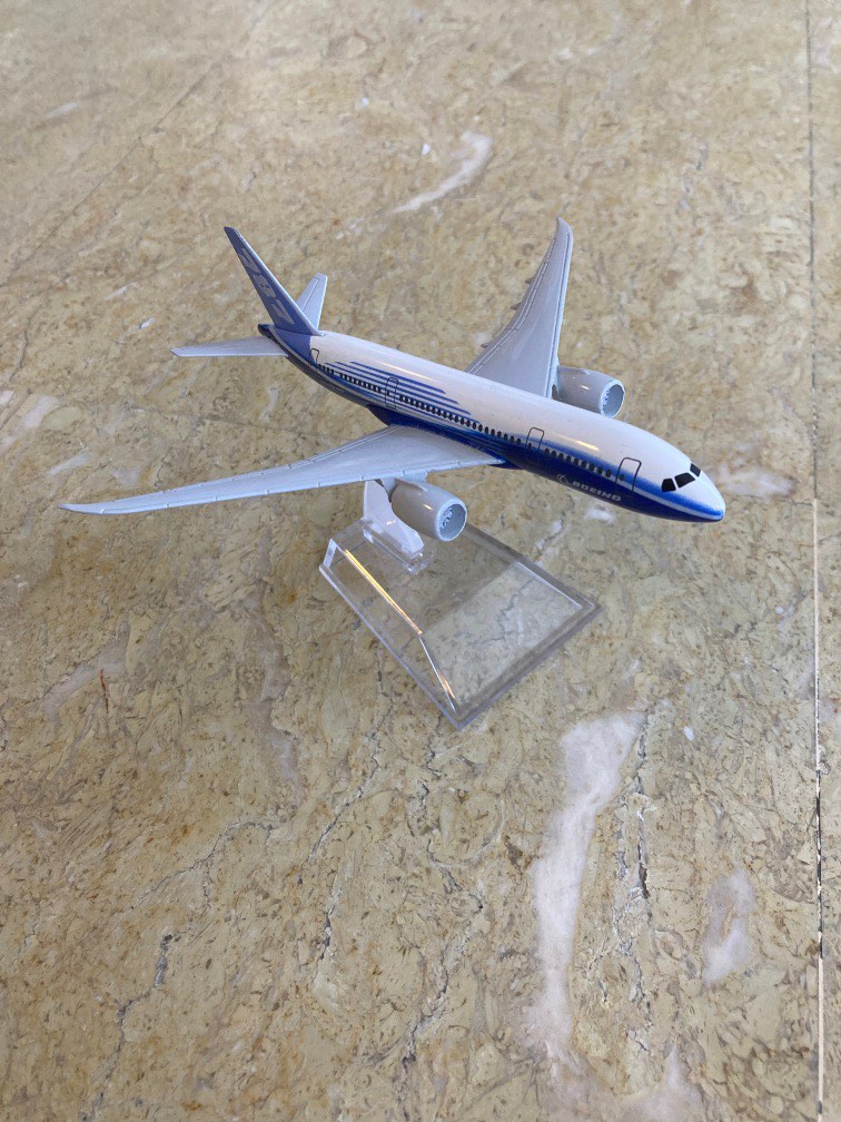 Boeing 787 Dreamliner, Hobbies & Toys, Toys & Games on Carousell