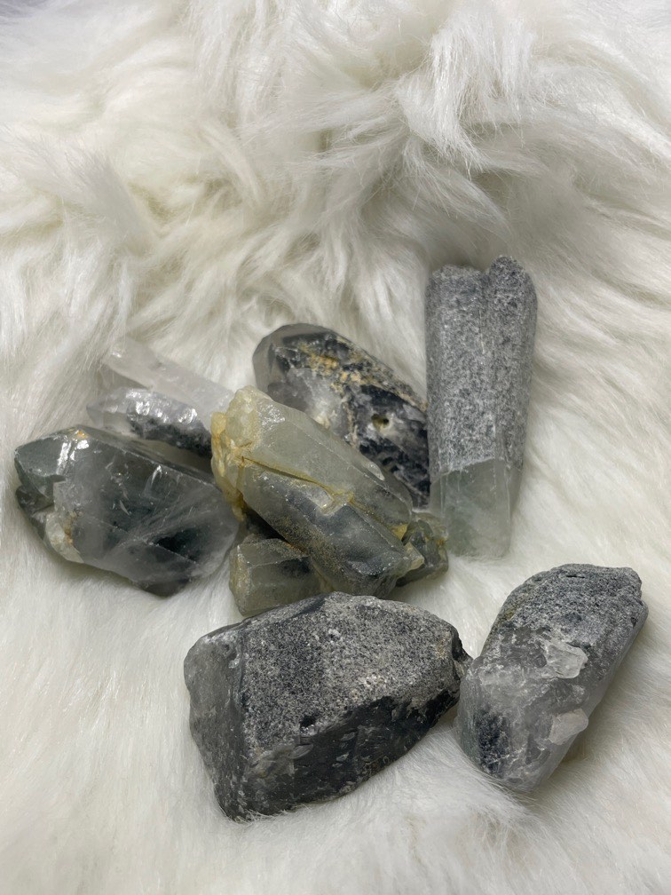 Brookite Crystal Bits, Women's Fashion, Jewelry & Organisers, Precious ...