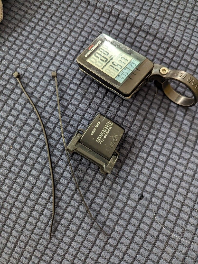 Cateye Commuter Bicycle Computer, Sports Equipment, Bicycles & Parts ...