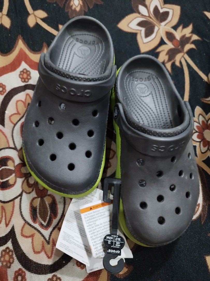 Crocs M4 W6 on Carousell
